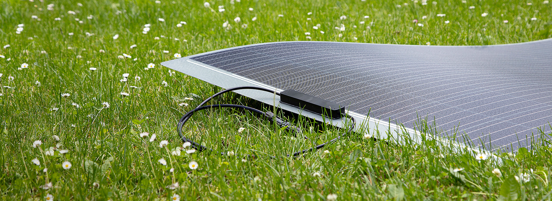 Leichte, flexible Photovoltaik Module für Gewerbe & Industrie - DAS Energy