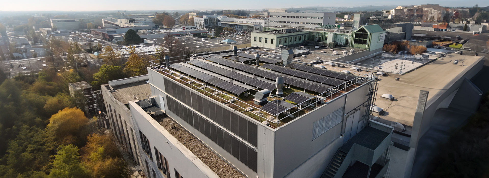 Leichte, flexible Photovoltaik Module für Gewerbe & Industrie - DAS Energy